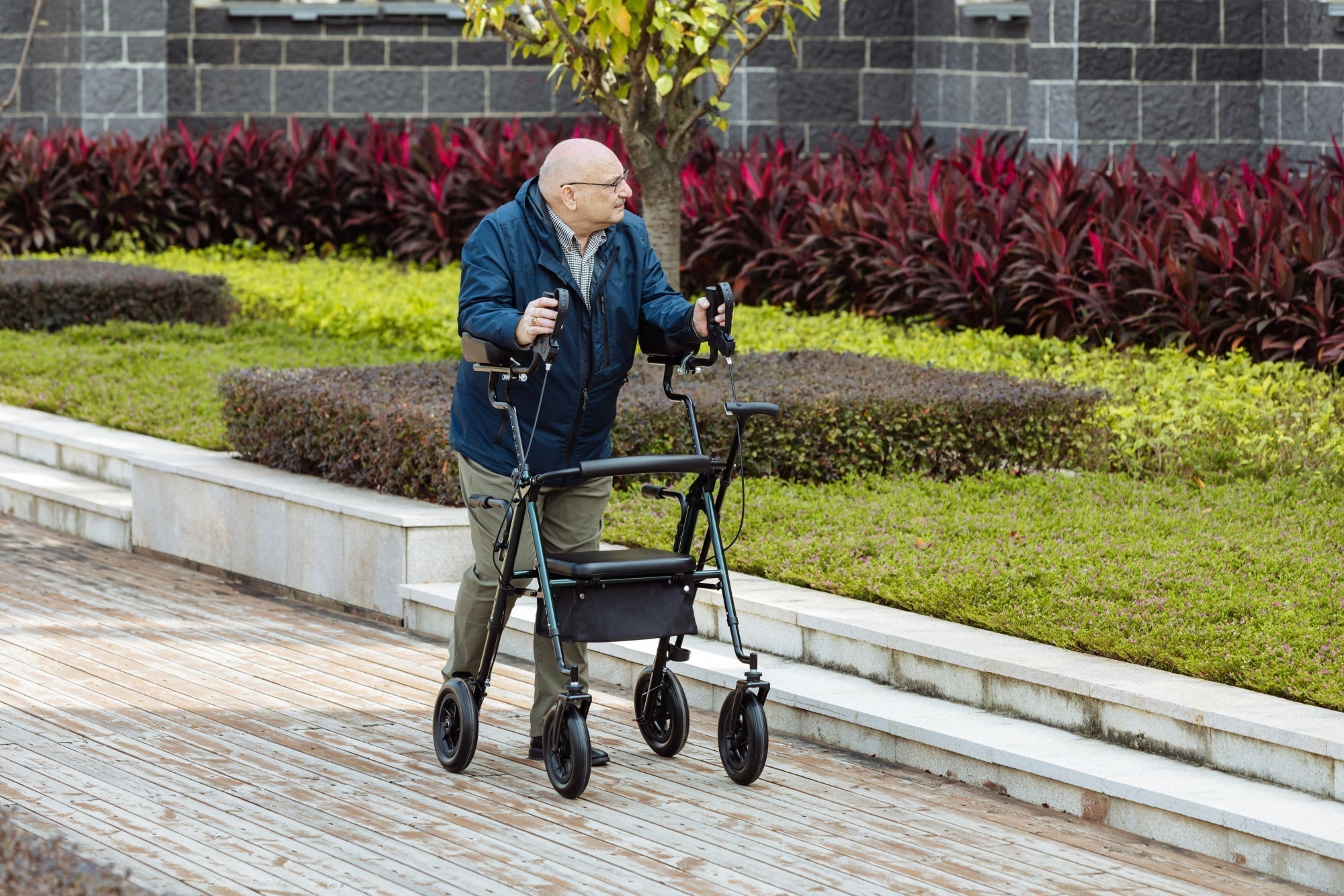 Are Upright Rollators More Ergonomic Than Regular Rollator Walkers ...